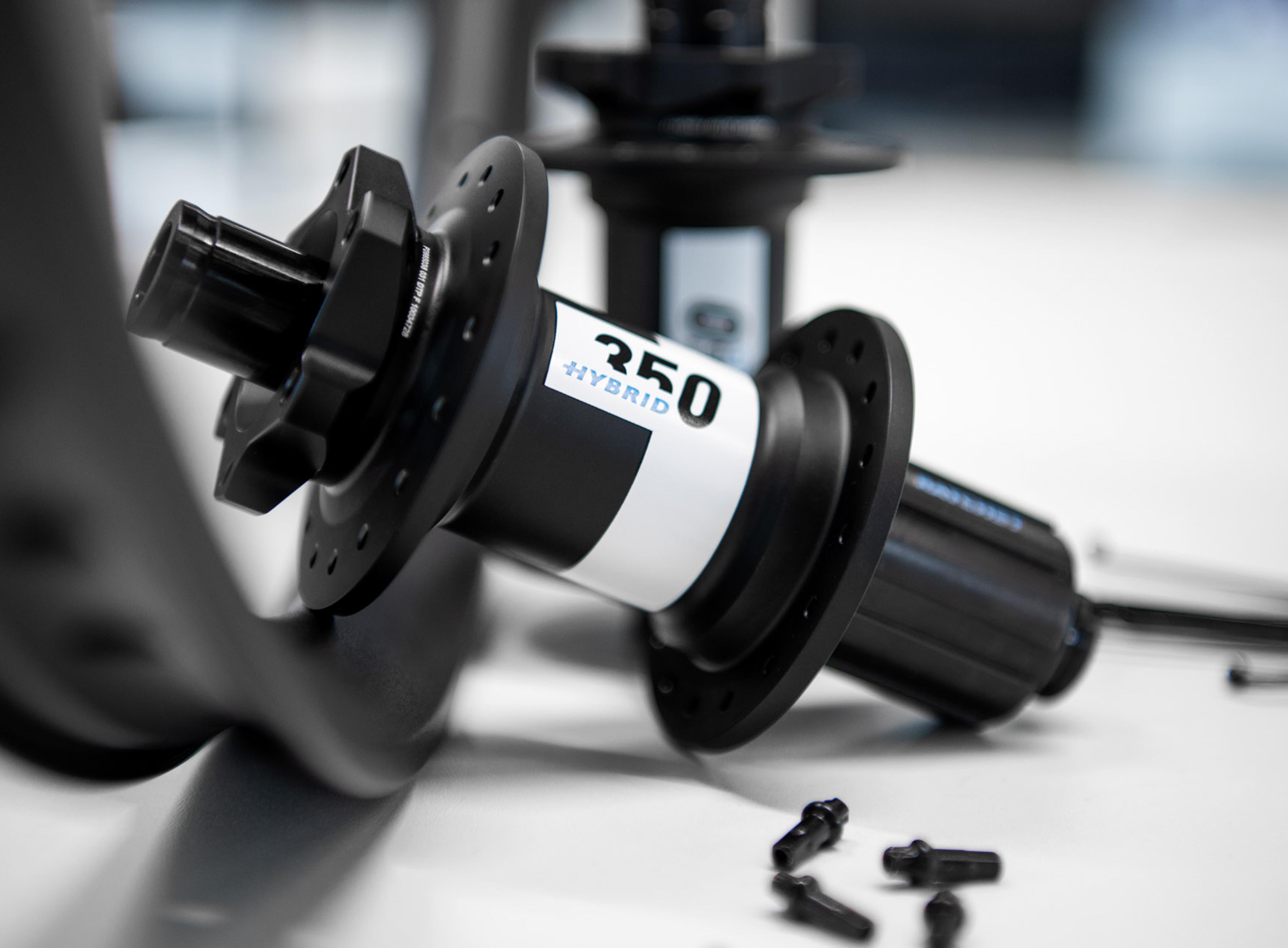350 – A hub featuring proven technology to extend eMTB adventures. | DT ...